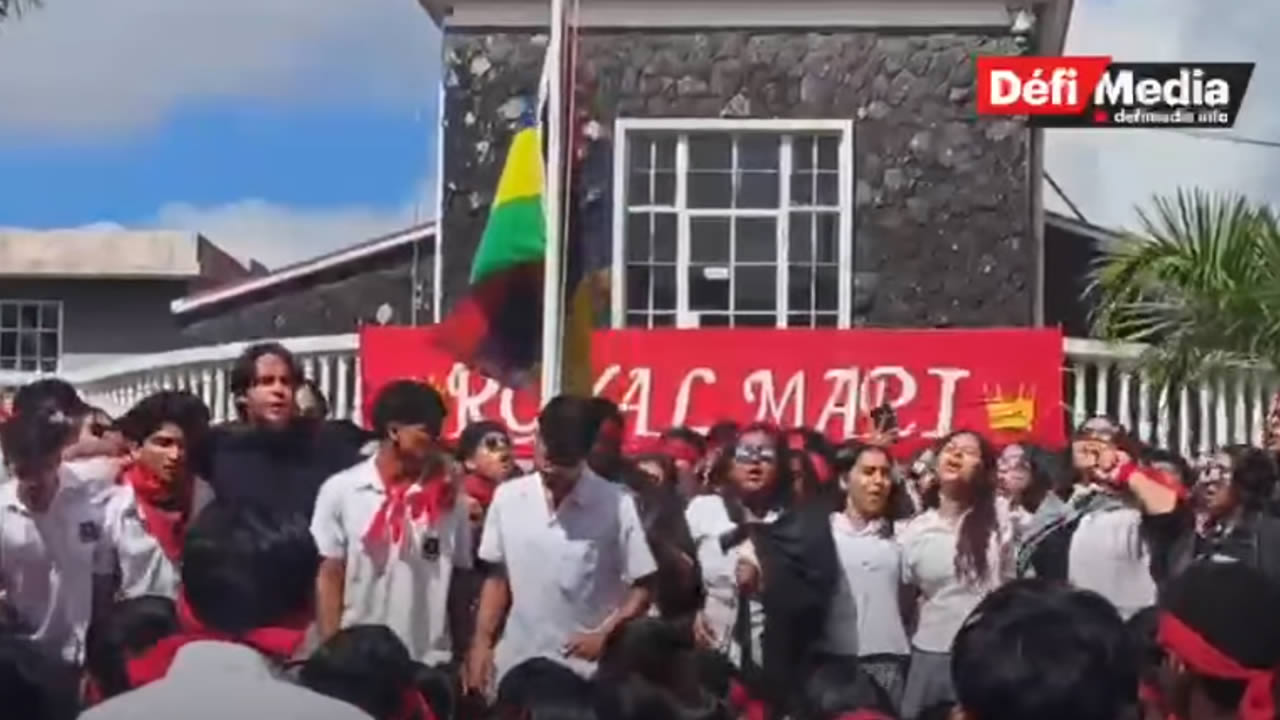 Effervescence au Collège Royal de Curepipe quelques minutes avant la ...