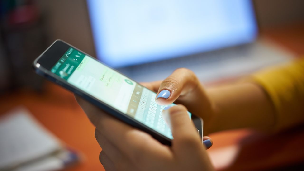 Arnaque sur WhatsApp : une habitante de Piton arrêtée par la Cybercrime ...
