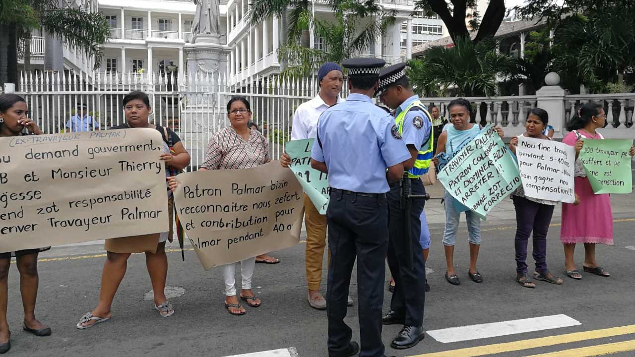 Fermeture de Palmar Ltée : des licenciés rassemblés devant l’Assemblée ...