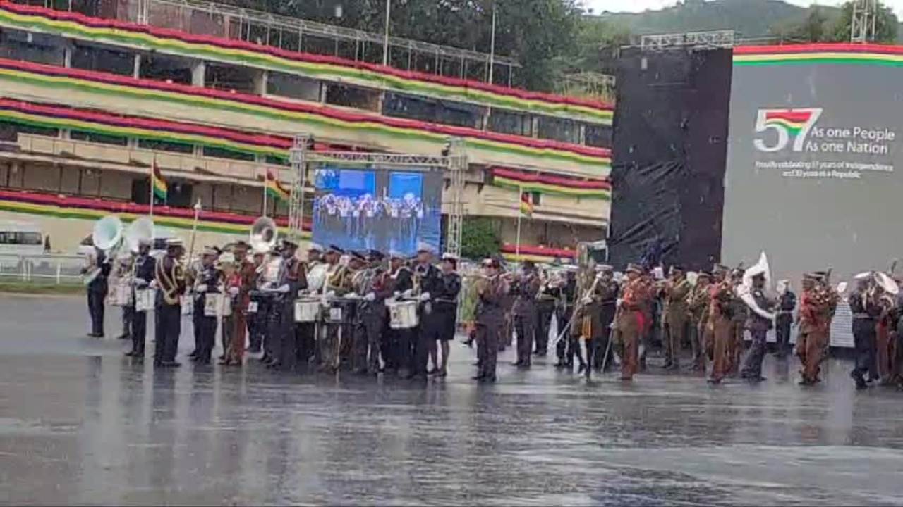 La Mauritius Police Band brille sous la pluie au Champ-de-Mars | Le ...